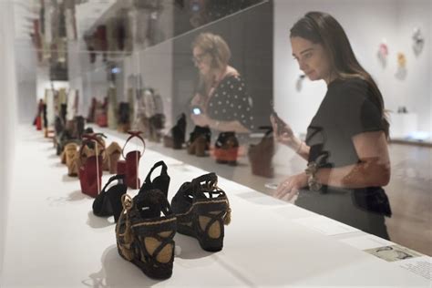 La Moda Llegó Al Nivel Del Arte Los 111 íconos Que Eligió El Moma