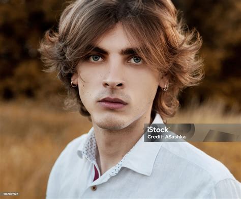 Pemuda Berbaju Putih Foto Stok Unduh Gambar Sekarang Etnis Kaukasia