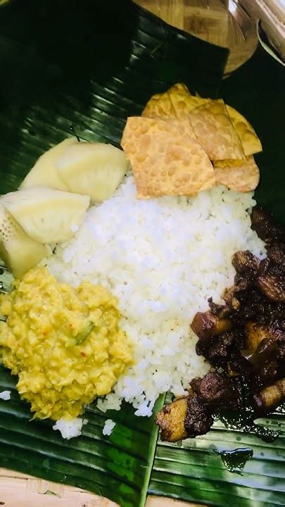 අද දවල්ට කෙසෙල් කොලේ බත් එක ️🥰😍 Foodlover Food Cooking Srilanka Lunch Ishuhewage Shorts