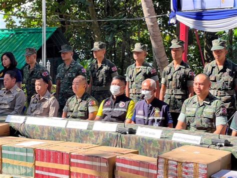 Photo Gallery ผงะแค่เดือนเดียว จ ตราด จับผู้ต้องหาลอบนำบุหรี่เถื่อนเข้า
