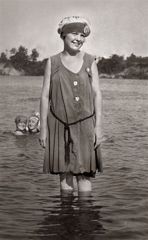 40 Vintage Photos That Defined Bathing Suits In The Early 20th Century