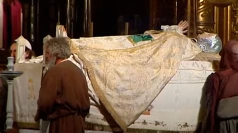 Cómo murió la Virgen María una habitación llena de luz milagros y Jesús presente para llevar
