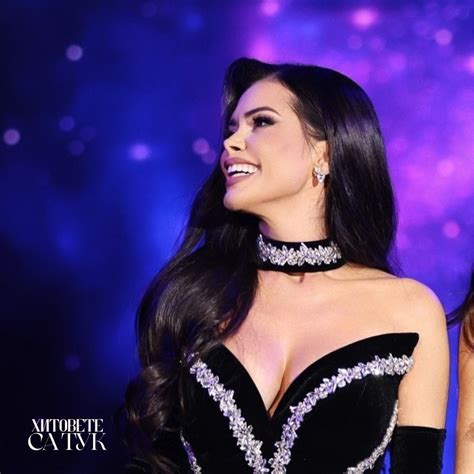 ДУЕТЪТ ВЕЧЕ Е ФАКТ ДЕСИСЛАВА х ДЖЕНА ПРАЗНУВАШ На светофара до мене твоя И друга ли кара