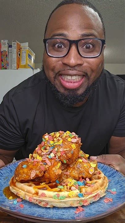 CRAZY EPIC CHICKEN FRIED FRUITY PEBBLES & WAFFLES 👌 #shorts - YouTube