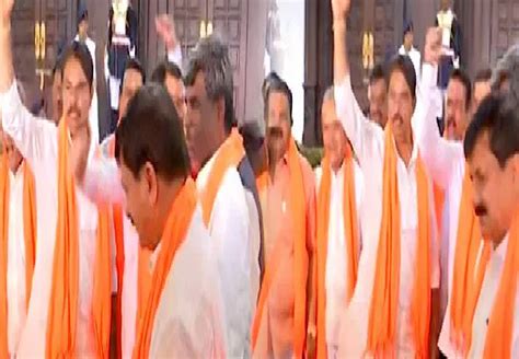 Breaking ಬಜೆಟ್ ಅಧಿವೇಶನಕ್ಕೆ ಕೇಸರಿ ಶಾಲು ಧರಿಸಿ ಬಂದ ಬಿಜೆಪಿ ನಾಯಕರು ಮೊಳಗಿದ ‘ಜೈ ಶ್ರೀರಾಮ್ ಘೋಷಣೆ