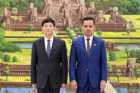 ឯកឧត្តមអភិសន្តិបណ្ឌិត ស សុខា និងឧបការីរដ្ឋមន្ត្រីក្រសួងសន្តិសុខសាធារណៈចិន