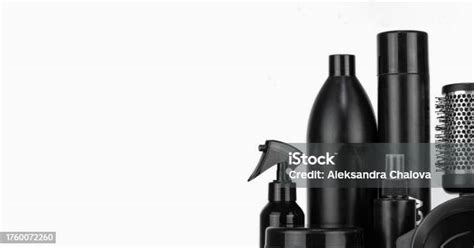 가위 흰색 배경에 다른 미용사의 액세서리로 구성 미용사를 위한 전문 아이템 흰색 배경에 이발 0명에 대한 스톡 사진 및 기타 이미지 Istock