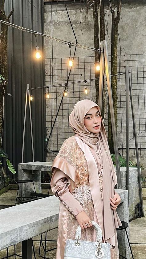 10 Model Gamis Lebaran 2024 Paling Modis dan Bikin Makin Cantik | Dream ...