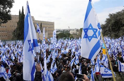 Илјадници Израелци протестираа против судски реформи пред клучна судска расправа 360 степени