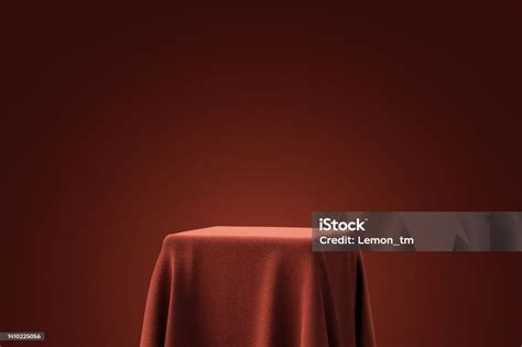 뷰티 프리젠 테이션 모형 템플릿 또는 빈 패브릭 받침대 제품 디스플레이 및 빈 테이블 플랫폼 추상 예술 우아한 무대 스탠드가있는 고급 화장품 3d 배경에 브라운 패션 천