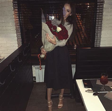 Үүрд минийх Би ойрд дэндүү романтик учрал мөрөөдөх болжээ Ажил ихтэй толгой өндийх завгүй