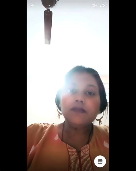 Singh Neha Singh Tango Model Aunty In Yellow Nighty Showing