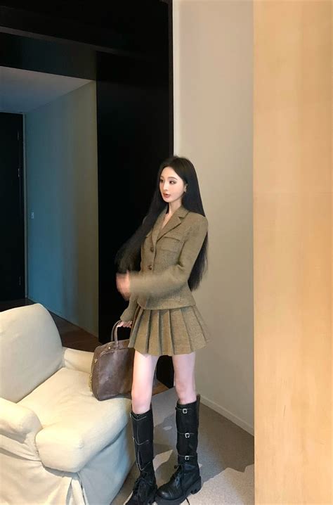 아이네이쳐 심플 클래식 버튼 카라 자켓플리츠 미니스커트 세트 투피스 Se241227116