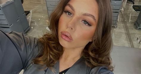 Донька Фреймут показала декольте знявшись із матірю в схожих сукнях Афіша Bigmir Net