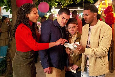 ‘on My Block Star Hopes Monse And Cesar End Up Together Interview Hollywood Life