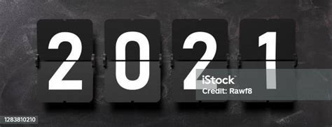 새해 2021 검은 색 배경 배너에 분할 플랩 공항 문자에서 흰색 숫자 3d 일러스트레이션 칠판에 대한 스톡 사진 및 기타 이미지 Istock