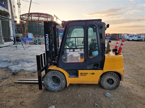 무한궤도 중고 건설기계 지게차하이랜더 전동지게차 30d 9b