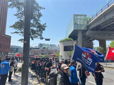 Khit Thit Media မန္တလေးတွင် စစ်တပ် ဖမ်းဆီးထားသော နန်းတွင်းစစ်ကြောရေးမှ လူငယ် ၄ ဦးကို သွေးသောက