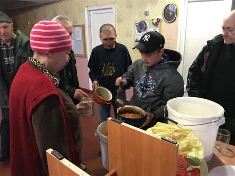 У Кропивницькому мережа кафе допомагає нагодувати безпритульних ФОТО Без Купюр Новини