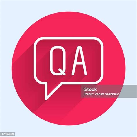 흰색 선 질문과 답변 아이콘이 있는 말풍선은 긴 그림자 배경으로 분리되어 있습니다 Q 및 A 기호입니다 Faq 기호 채팅 말풍선