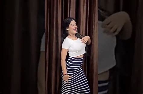 Gun Gun Gupta Viral Dance