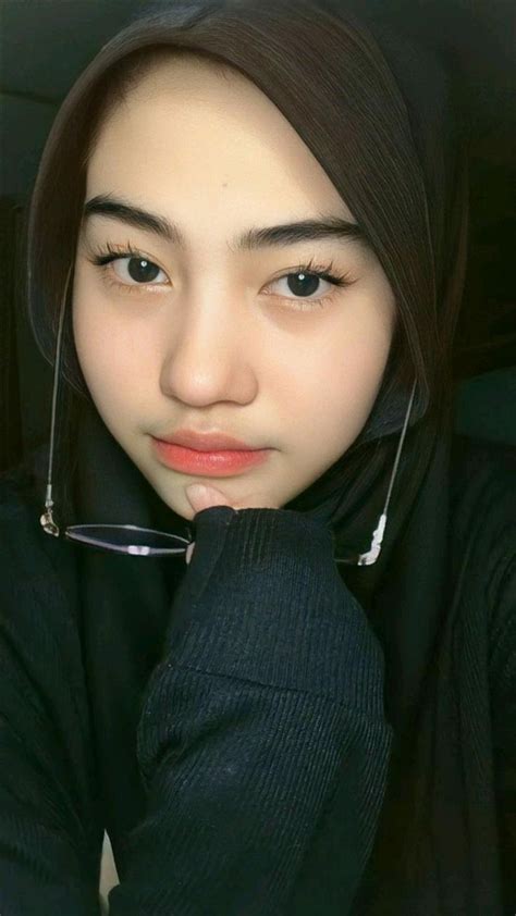 Pin oleh fara di Simpan Cepat | Aksesori wanita, Gaya hijab, Orang cantik