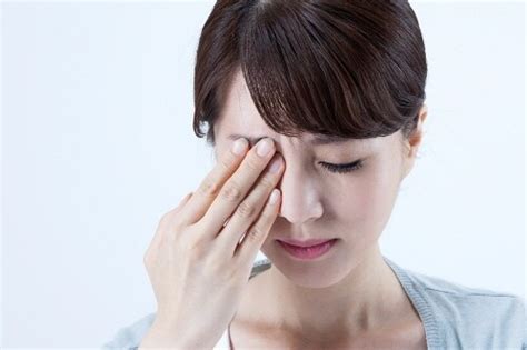 눈밑 떨림이 마그네슘 부족 증상 정확한 원인과 해결법 확인해야