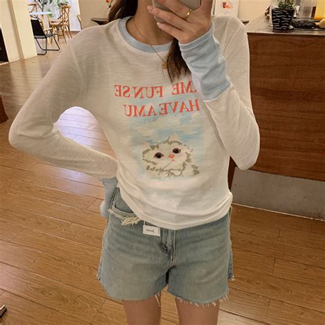 데일리포인트 디아망 캣 프린팅 슬림핏 티셔츠 에이블리