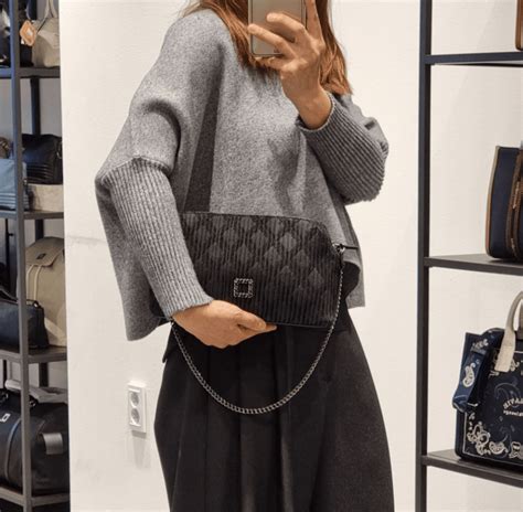 루즈앤라운지 네모로고 자카드원단 사각패턴 크로스 숄더백 헬로마켓