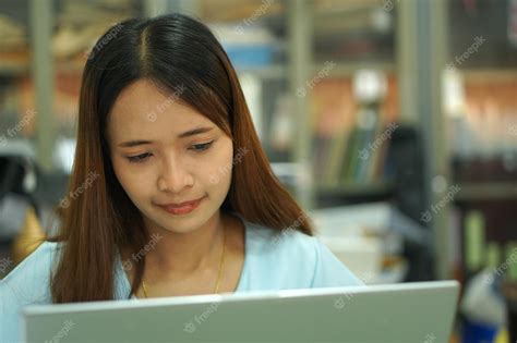 Premium Photo Asian Woman Analyzing Computer Work Plan