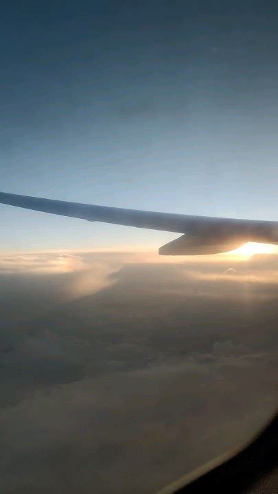 Просто красивый рассвет с борта самолёта красота врек Shorts облака Flight Sky Airplane