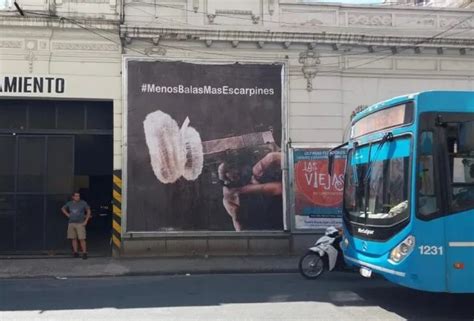 Insólito Lanzamiento De Campaña Lluvia De Críticas Y Una Explicación