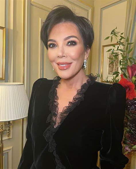 People Are Laughing At Kris Jenners Worst Photoshop Job Ever