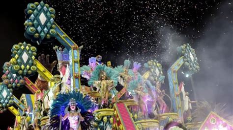 ពិធីបុណ្យនេះស្រីៗ រាំ Sexy សាហាវ ប្រទេសប្រេស៊ីល ចាប់ផ្តើមប្រារព្ធពិធីបុណ្យ Carnival