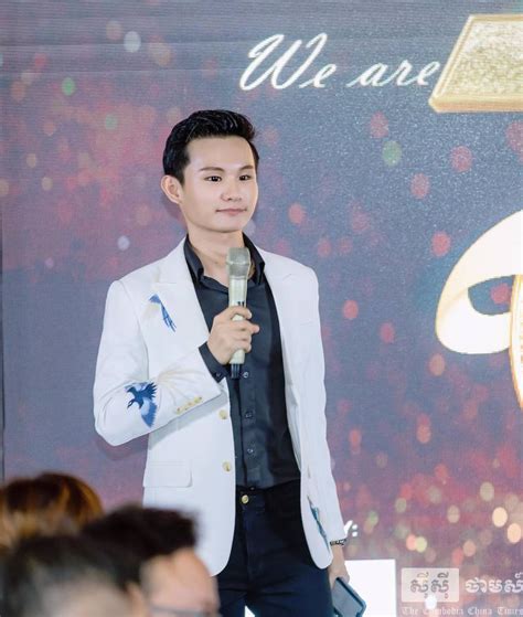 លោក លឹម គឹម ធ្វើជាពិធីករដើម្បីវិវត្តខ្លួនជាអ្នកបកប្រែការទូតដ៏ជំនាញមួយរូប សុីសុីថាមស៍