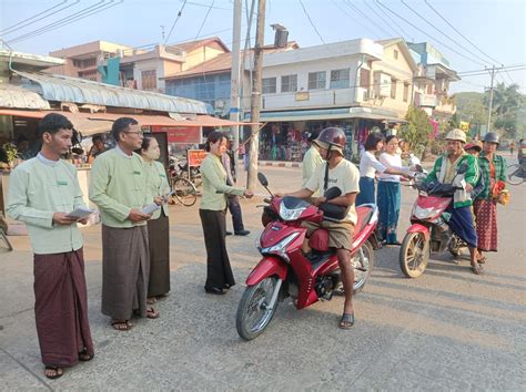 ကျောင်းကုန်းမြို့၌ ပြည်သူ့စစ်မှုထမ်းဥပဒေဆိုင်ရာသိကောင်းစရာ သတင်းစကားလက်ကမ်းစာစောင်များ ဖြန့