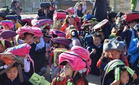 Сургуулиудад гамшгаас хамгаалах сургалт зохион байгуулж байна