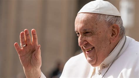 Ватиканът публикува папа Франциск в отворен ковчег Видео снимки Спомен