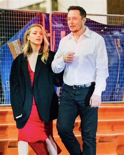 Cum I A învârtit Pe Degete Actrița Amber Heard Pe Johnny Depp și Pe