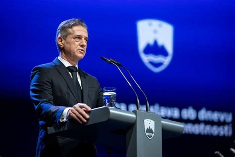 Golob Slovenijo Uvrstil Med Najuspešnejše Na Svetu Mladinasi