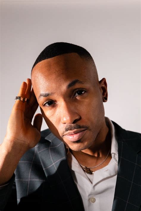 Why You Should Avoid Poking At Razor Bumps