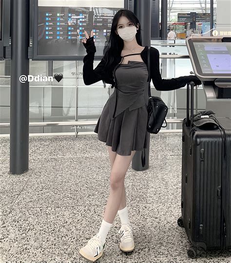 하프닌 세트구성 토렌 언발 랩 그레이 오프숄더 민소매 탑 A라인 플레어 미니 스커트 블랙 긴팔 크롭 스트랩 가디건 Y2k 유니크 3피스 쓰리피스