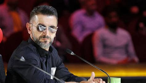 عینک آفتابی امین حیایی و راز جذاب بودن آن Komolife