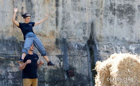 포토 서커스 캬바레 아시아경제