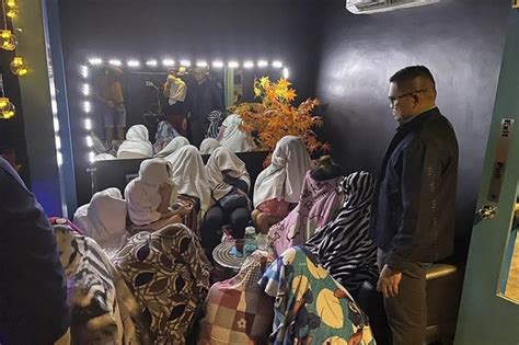 36 Mga Babae Nasagip Mula Sa Mga Umanoy Sex Den Sa Makati Abs Cbn News