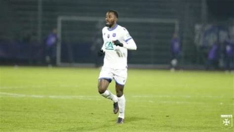 Elisha Owusu Earns Plaudit From Auxerre Coach After Impressive Debut Bryt Fm