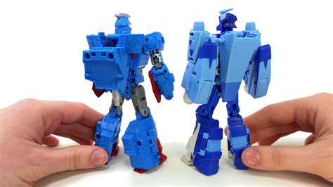 Transformers Legacy Evolution Deluxe Devcon In Hand Images Transformers News Tfw2005