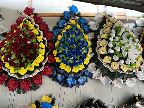 Скільки у Тернополі коштують штучні квіти та чому їх не варто нести на кладовище 20 хвилин