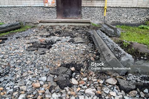 장애인을위한 경사로 및 보도 수리 도로의 개조 새로운 아스팔트 포장 아스팔트 도로 수리 아스팔트 도로의 수리의 세부 사항 0명에