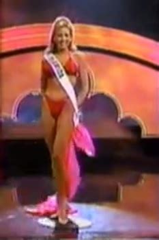 Shannon Bream Rocking The Swimwear Newshounds